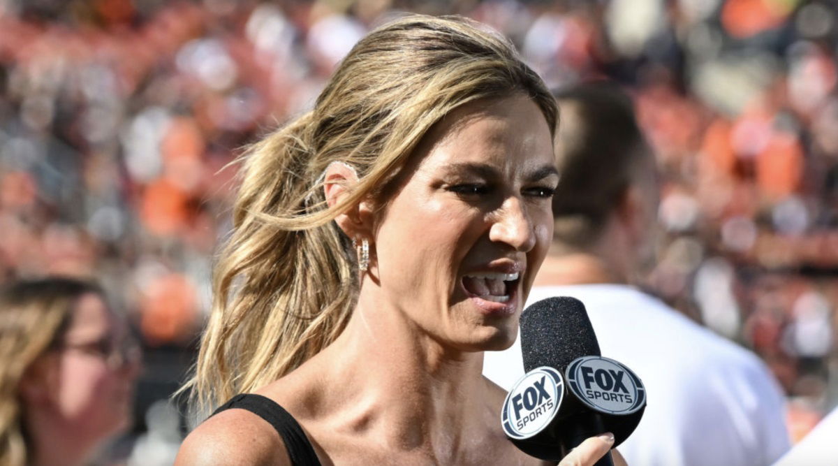 NFL Fans Couldn't Stop Talking About Erin Andrews' Outfit on Sunday - TMSPN