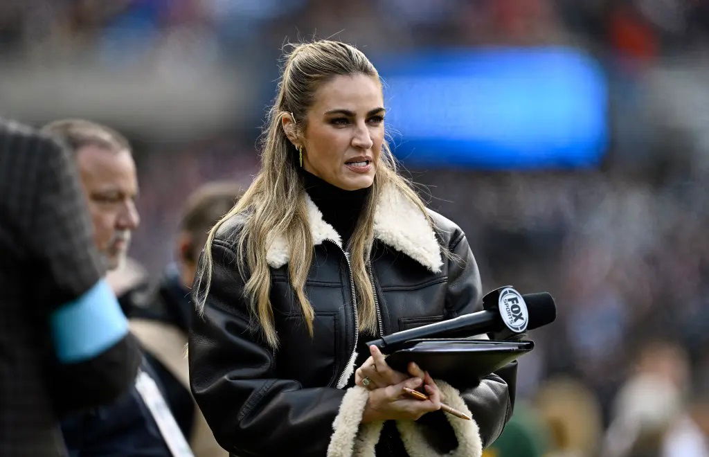 Erin Andrews Fires Back at Fan's Creepy Criticism: 'Shut Up!' - TMSPN