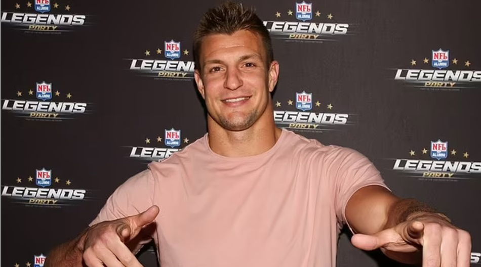 Rob Gronkowski Signs One-Day Deal to Retire as a Patriot, Honoring Late ...