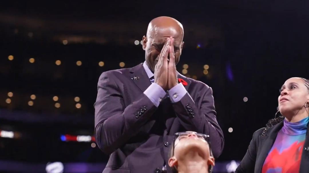 Vince Carter Gets Super Emotional During Raptors Jersey Retirement ...