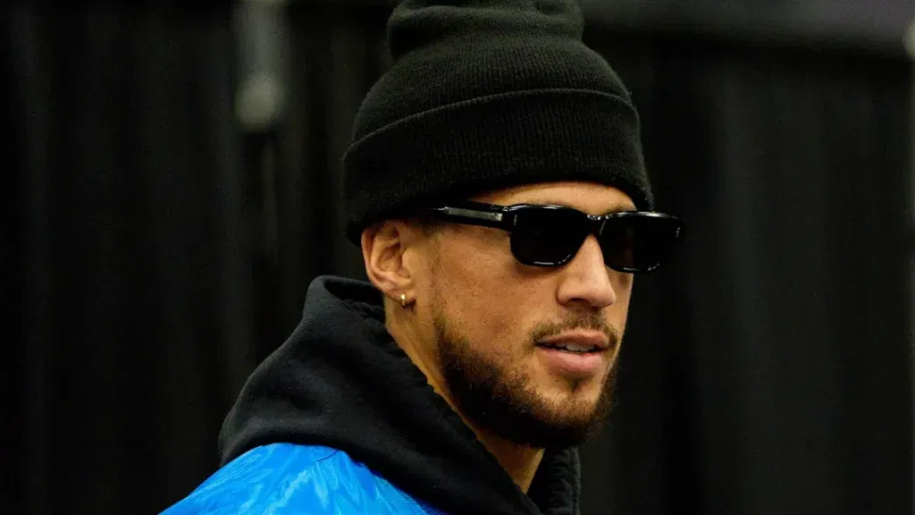 Devin Booker Scores Sweet Offer from DoorDash After Mourning Hooters ...