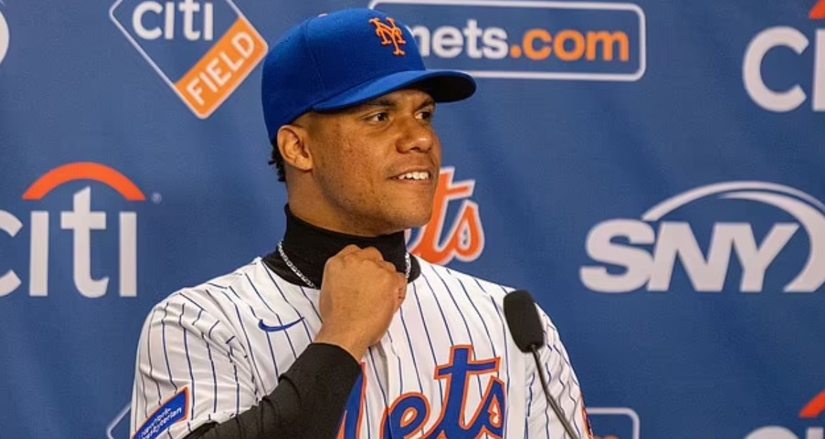 Aaron Boone Playfully Mocks Juan Soto Over Mets Uniform During Spring Training Reunion - TMSPN