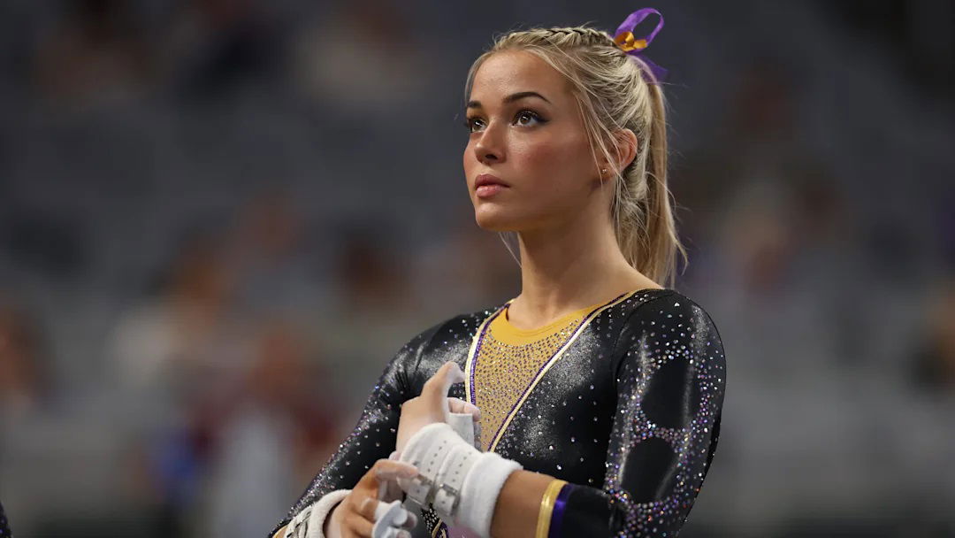 Livvy Dunne Steals the Show as Mardi Gras Grand Marshal with Jaw-Dropping Parade Float - TMSPN
