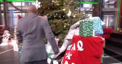 Shaquille O'Neal Hilariously Continues His Annual Tradition of Crashing ...