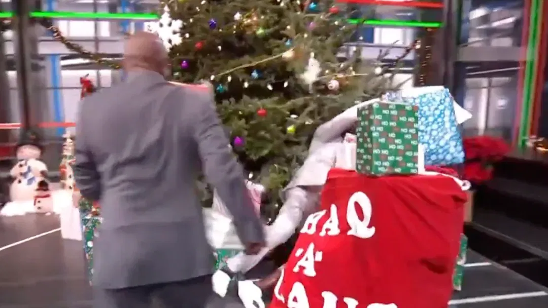 Shaquille O'Neal Hilariously Continues His Annual Tradition of Crashing ...