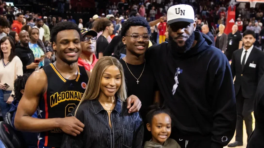 LeBron James' 10-Year-Old Daughter Makes Her Sports Team Debut - TMSPN