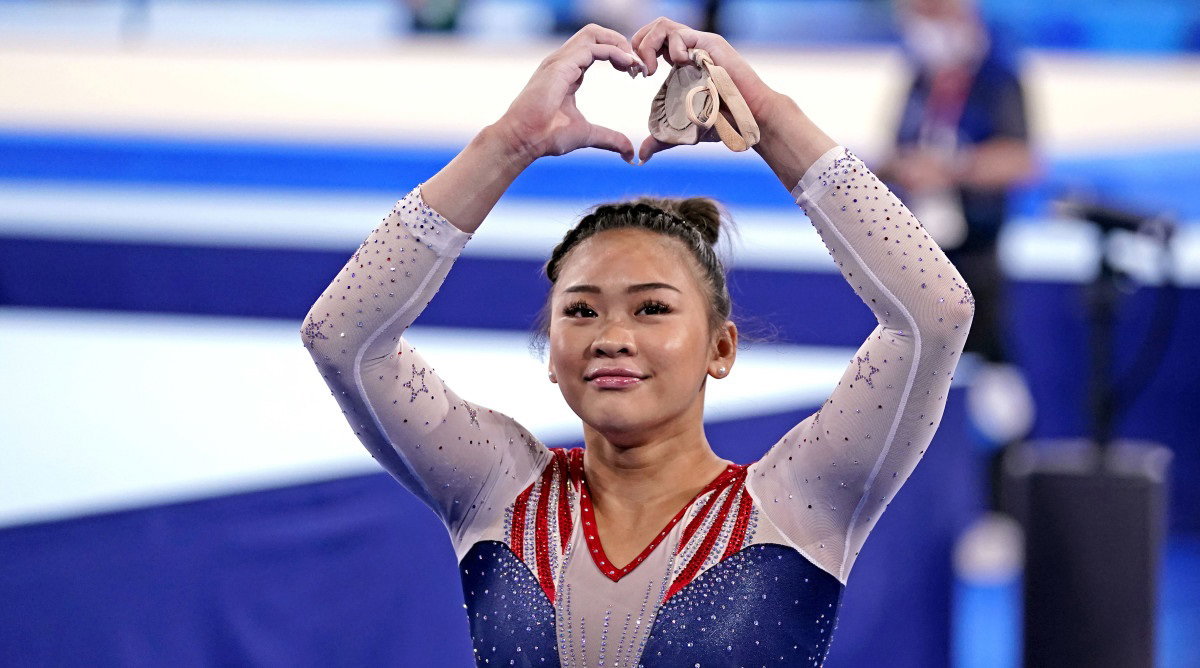 Photo of U.S. Gymnast Suni Lee and Knicks Star Sparks Widespread ...