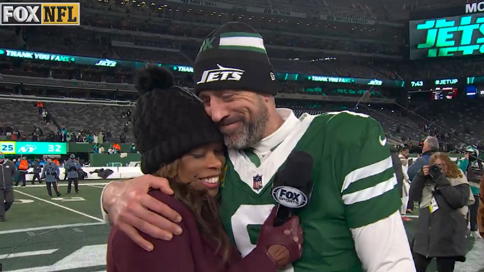 Aaron Rodgers Shares Heartwarming Moment in Interview with Pam Oliver ...