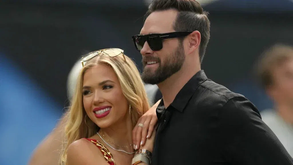 Chiefs Heiress Gracie Hunt Shares Mysterious Vacation Message Amid ...