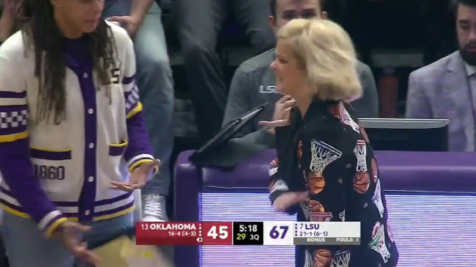 Kim Mulkey Knocks Book from Opposing Coach’s Hands in Must-See Viral ...