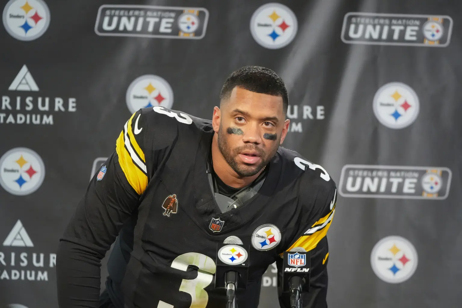 Revealed: Behind-the-Scenes Rift Between Russell Wilson and Steelers Coach Before Sudden Exit ...