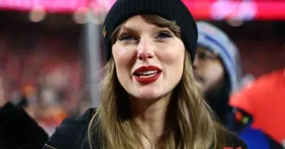 Taylor Swift Doppelgänger Sparks Confusion on Chiefs-Bears Broadcast ...