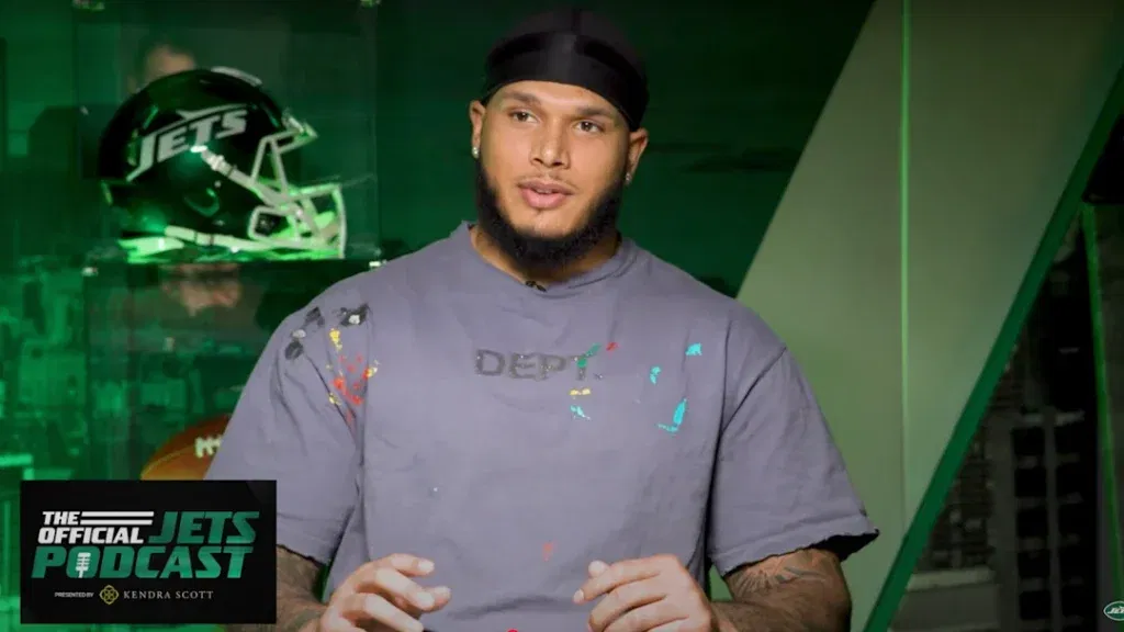 Jets DE Reveals Aaron Rodgers' Thoughtful Gesture, Disputing Criticism ...