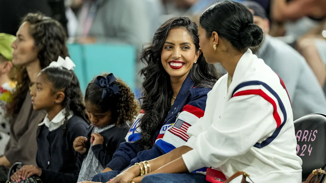 Vanessa and Natalia Bryant Share Special Courtside Moment at USC-UCLA ...