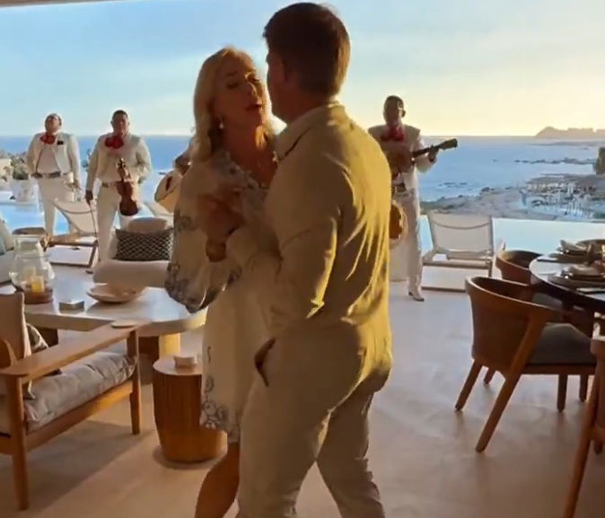 Chiefs Owner Clark Hunt Celebrates 60th Birthday with Beachside Dance ...