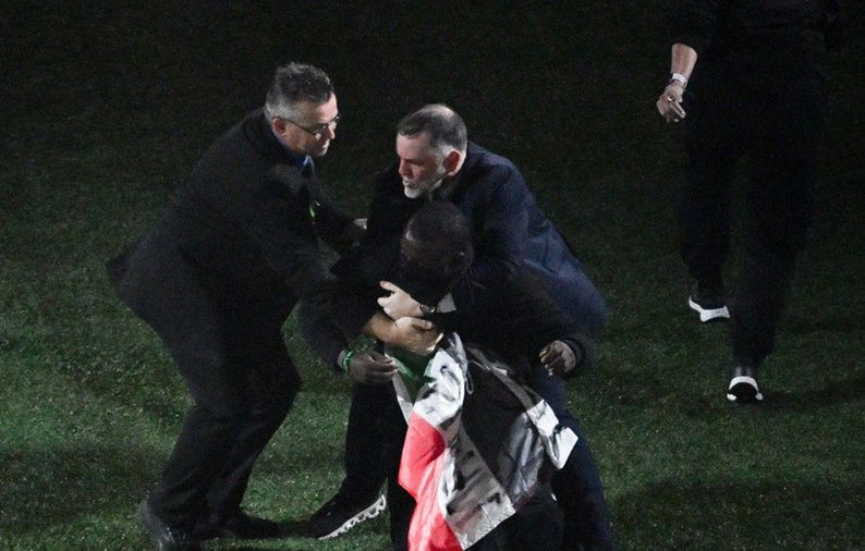 Performer Detained and Banned for Unfurling ‘Sudan-Gaza’ Flag During ...