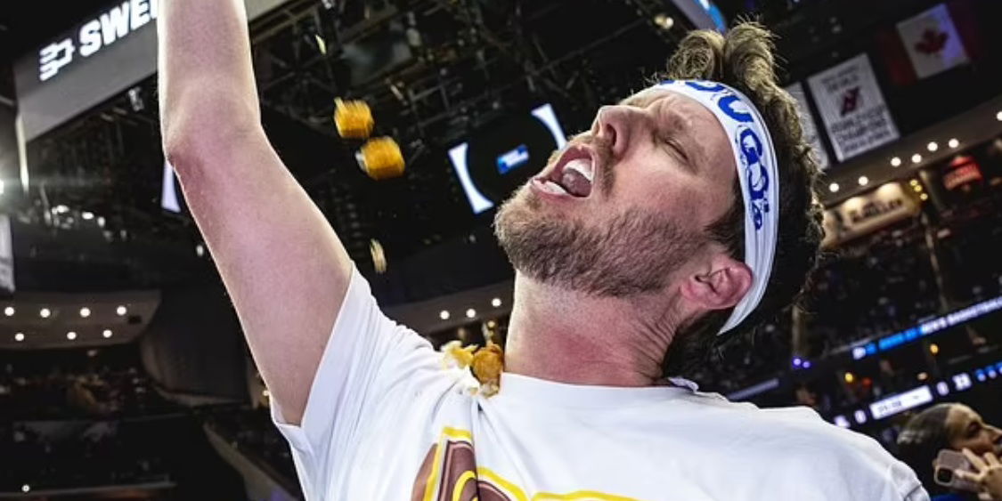 Jon Heder Channels Napoleon Dynamite Courtside, Showers Himself in ...