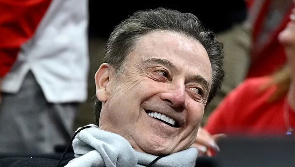 CBS Criticized for Repeatedly Focusing on 'Busty' Fan Behind Rick ...