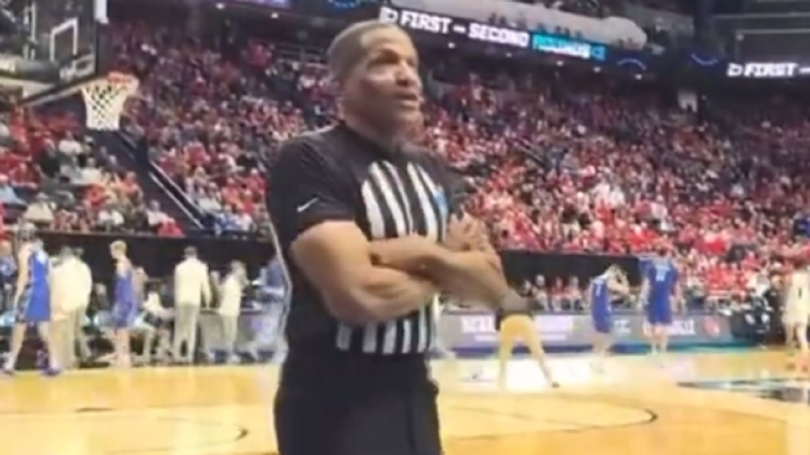 Referee Mocks Louisville Fans By Blowing Kiss Following Team's Defeat ...