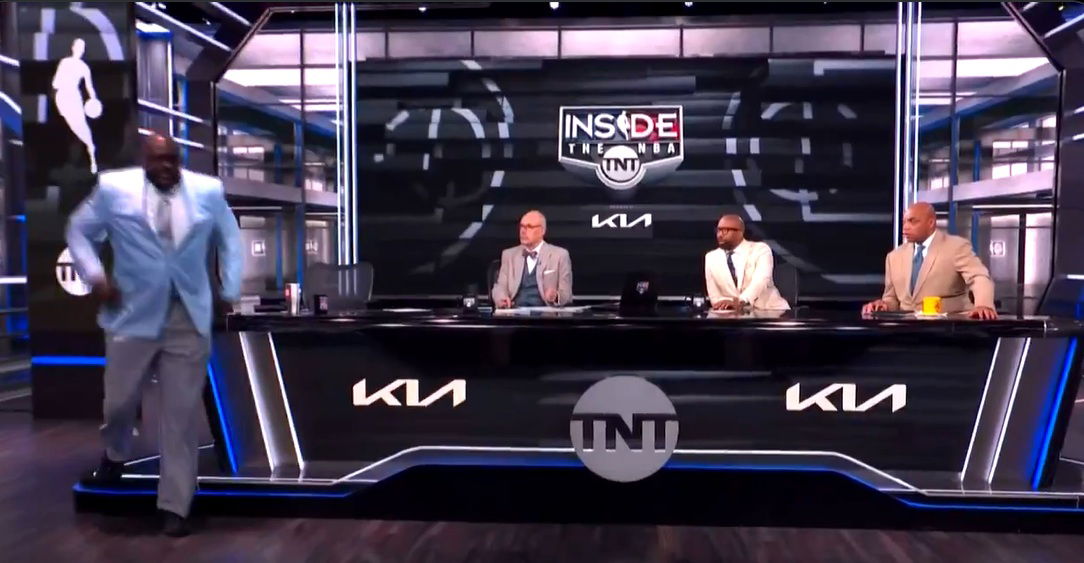 Shaquille O'Neal Bolts Off Set During Live Broadcast for Sudden ...