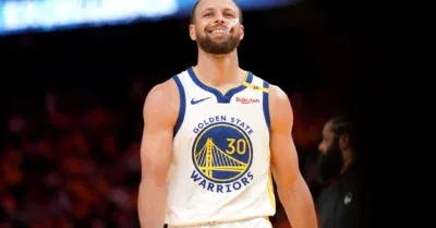 Steph Curry Hilariously Trolls Teammate with Ice-Cold Prank - TMSPN