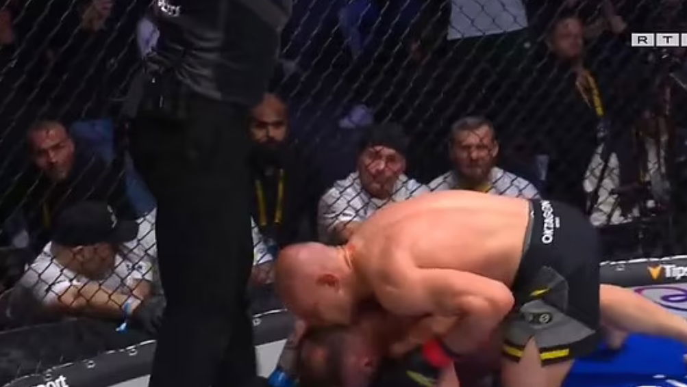 Wild Scene: MMA Fighter Sent Flying After Taunting Opponent with Humps ...