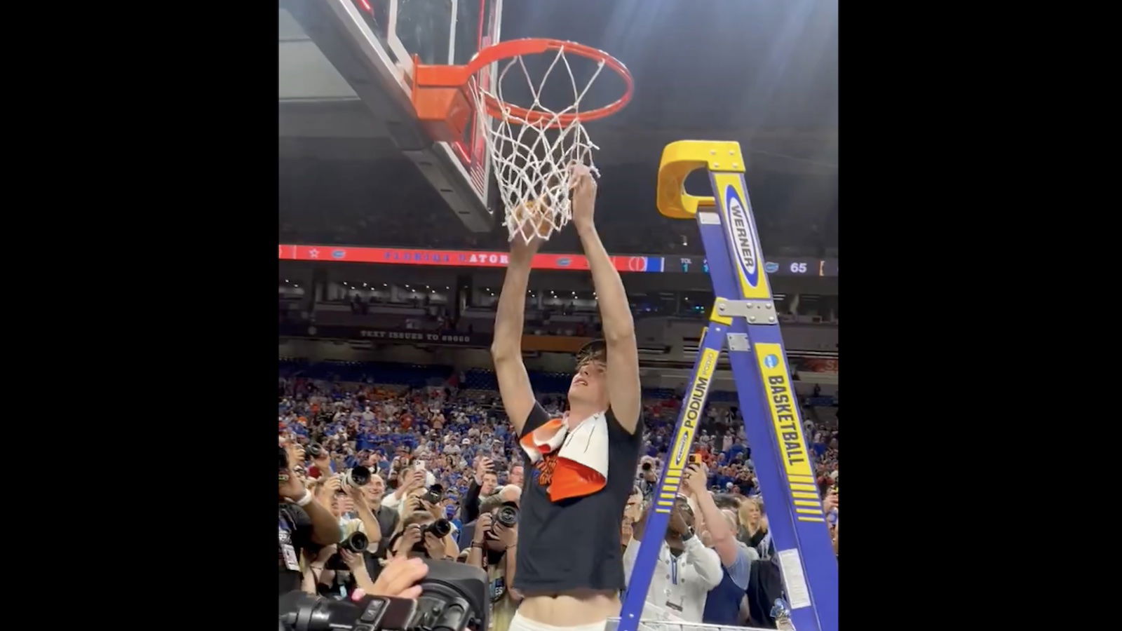 No Ladder, No Problem: Florida’s 7'9" Center Reaches New Heights After ...