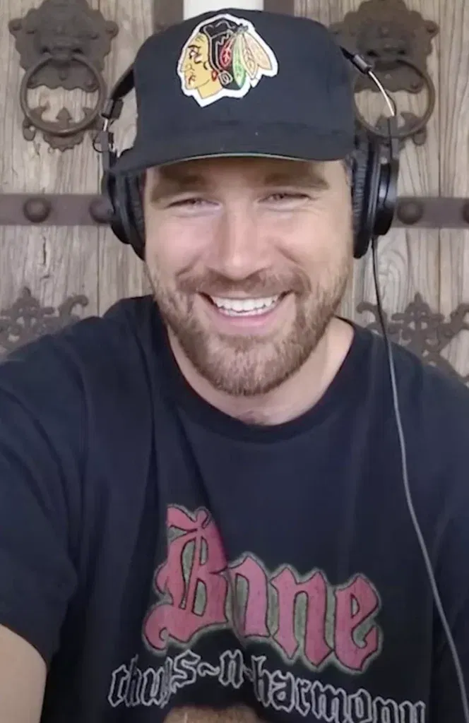 Travis Kelce Reacts to Viral Mural of Jesus That Looks Just Like Him ...