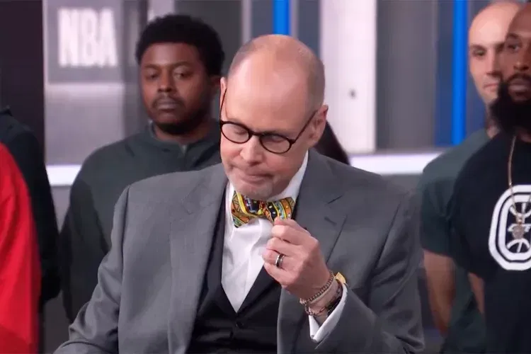 Emotional Ernie Johnson Breaks Down Announcing Sudden Death of Beloved ...