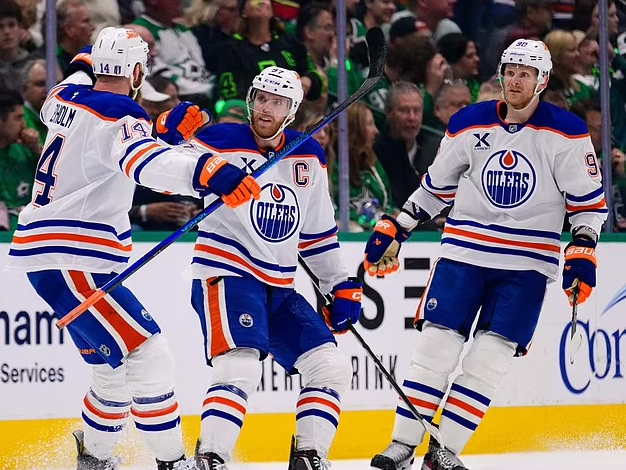Edmonton Oilers Fan Brutally Knocked Out by Slap During Playoff Watch ...