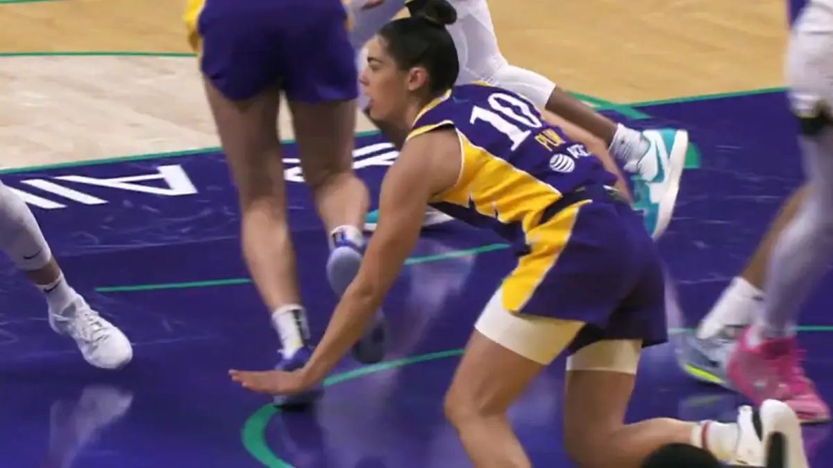 Kelsey Plum Trolls Angel Reese After Scoring on Her - TMSPN