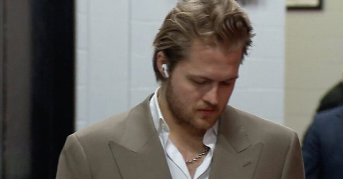 Maple Leafs’ William Nylander Forced to Rewear Same Suit for 4 Straight ...