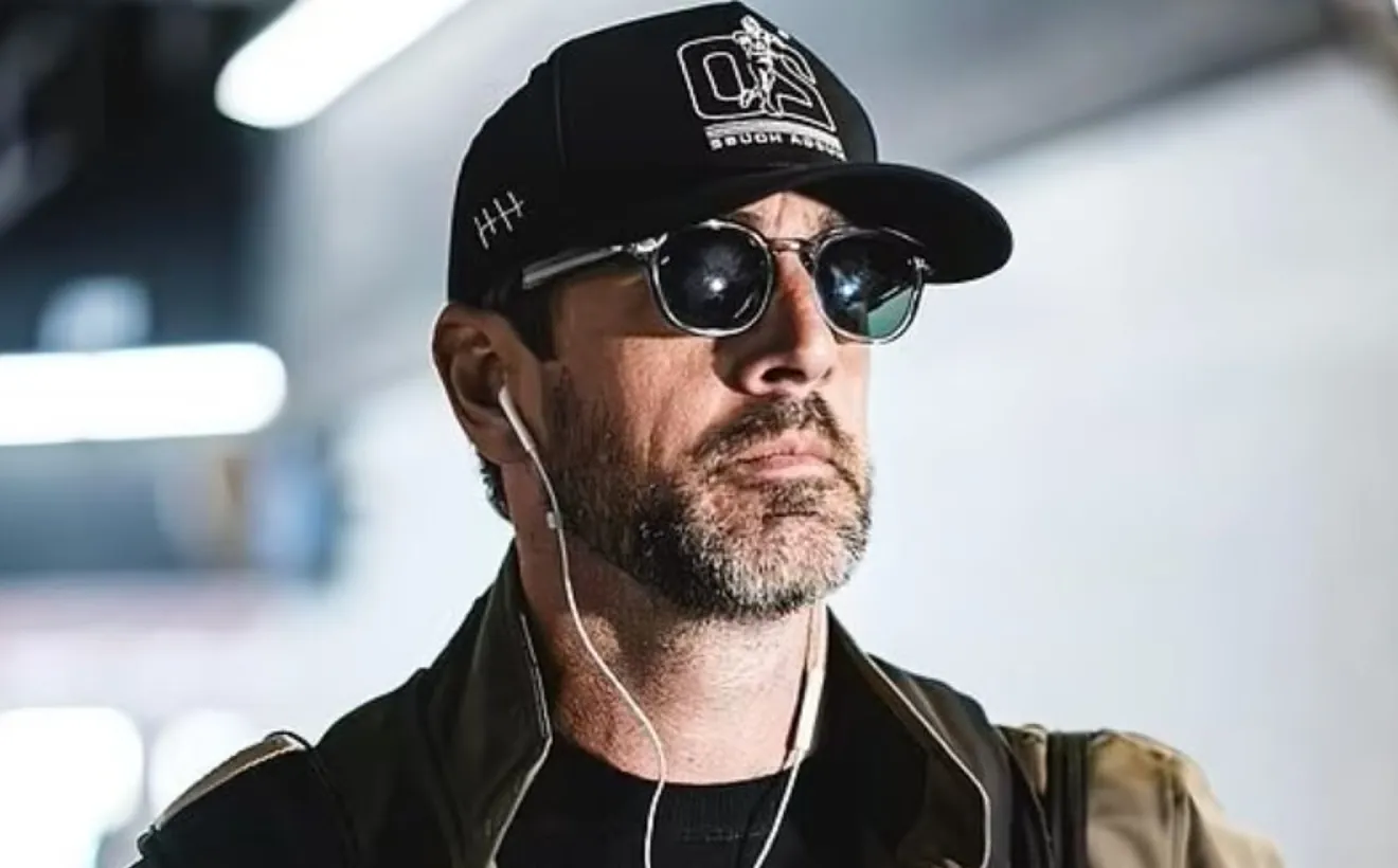 Aaron Rodgers Unleashes Bizarre Conspiracy Theory About Bluetooth ...