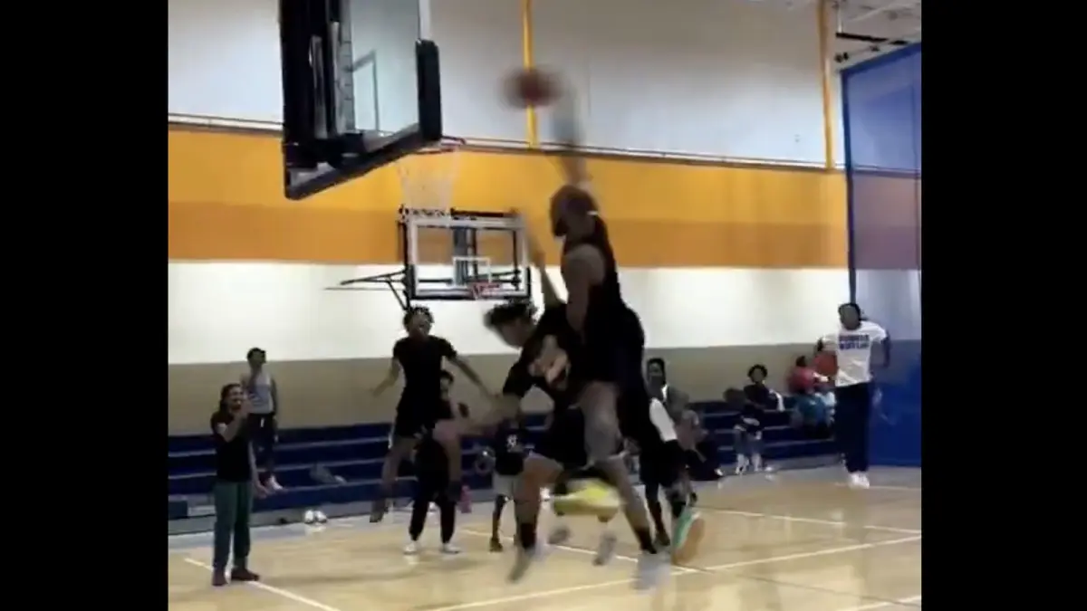 Mavericks Player Shuts Down Trash-Talking Fan with Ferocious Windmill ...