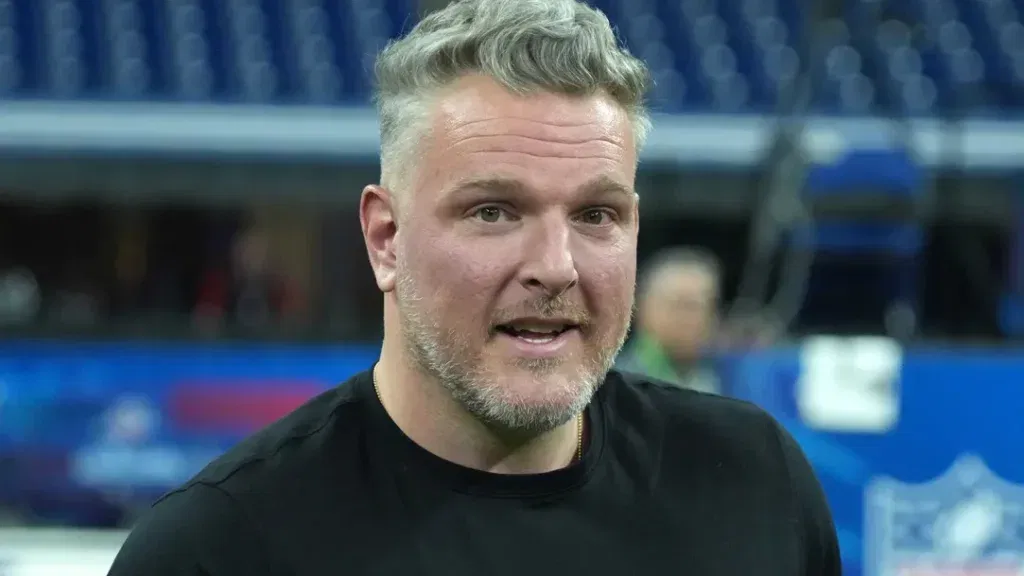 Pat McAfee Delivers Emotional Tribute to Charlie Kirk While Issuing ...
