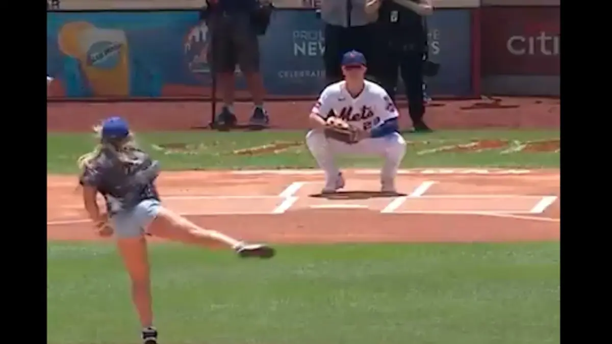 WWE’s Tiffany Stratton Has Perfect Reaction After Botching First Pitch ...