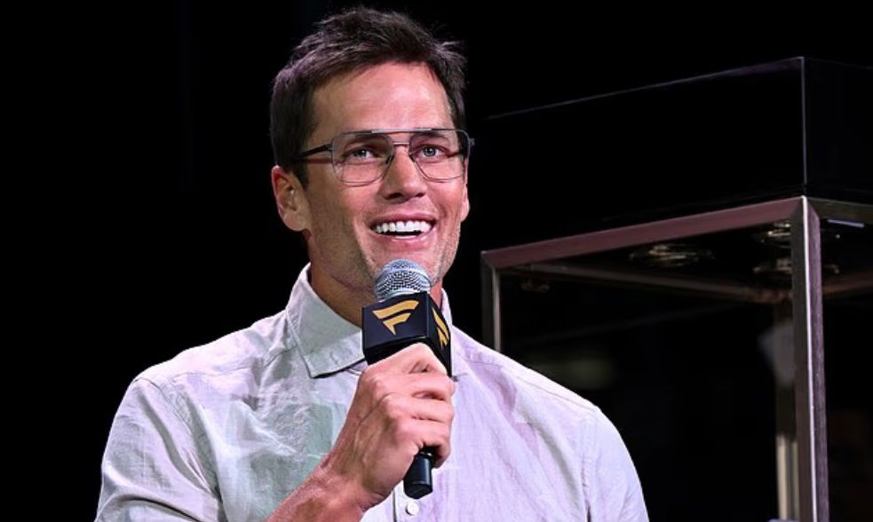 Tom Brady Reveals His New Dog Junie Is a Clone of His Late Pet Lua - TMSPN