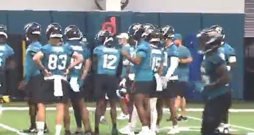 Fans Divided Over Viral Travis Hunter Clip Showing Jaguars Teammate ...
