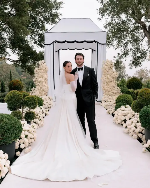 Hailee Steinfeld Reveals Every Detail of Her ‘Perfect’ Wedding Dress ...