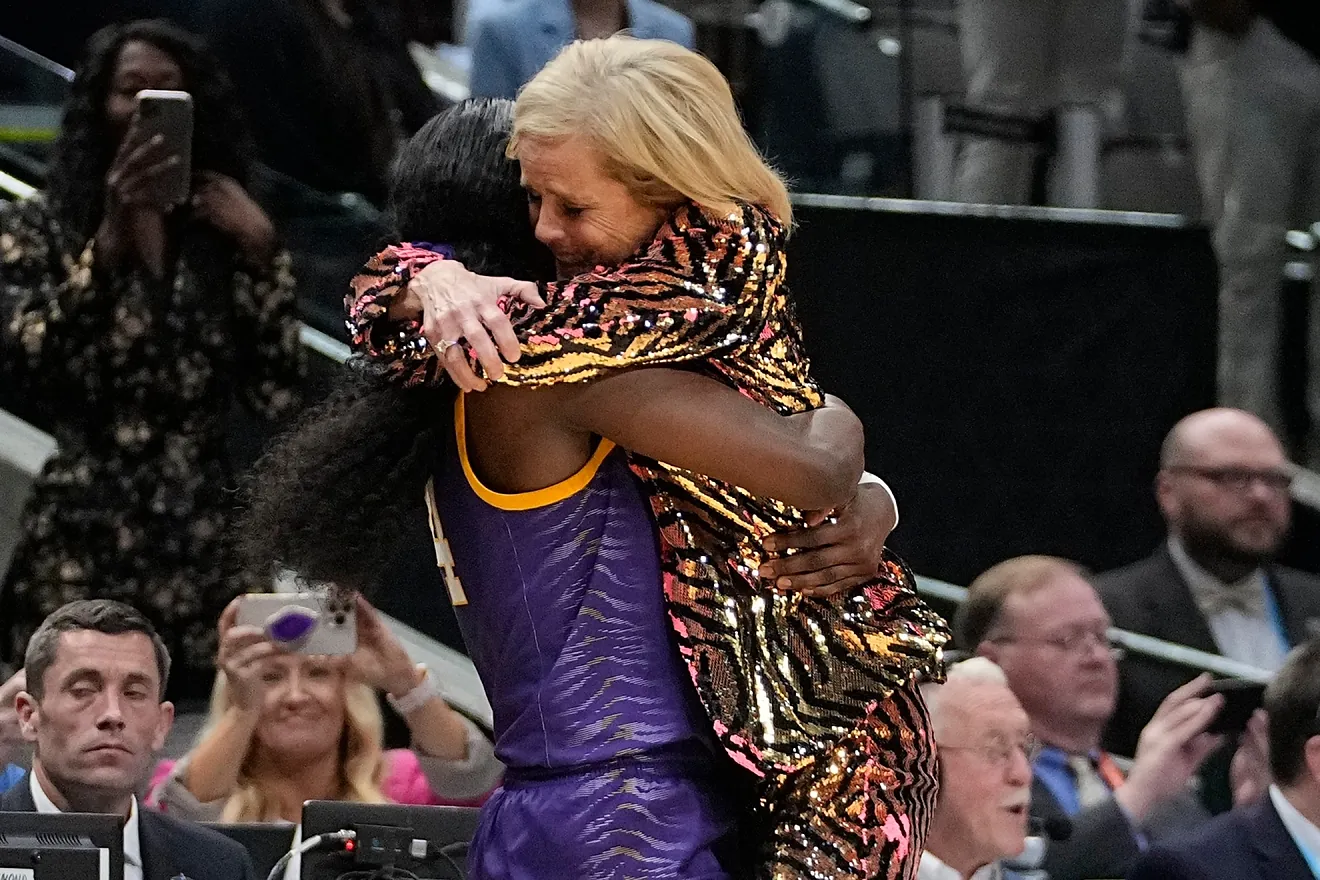 Kim Mulkey Appears to Side with Flau’jae Johnson Over Angel Reese Amid ...