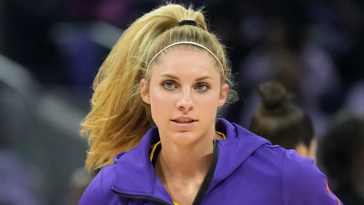 Fans Stunned by Promotional Photo of Sarah Ashlee Barker for Sparks ...