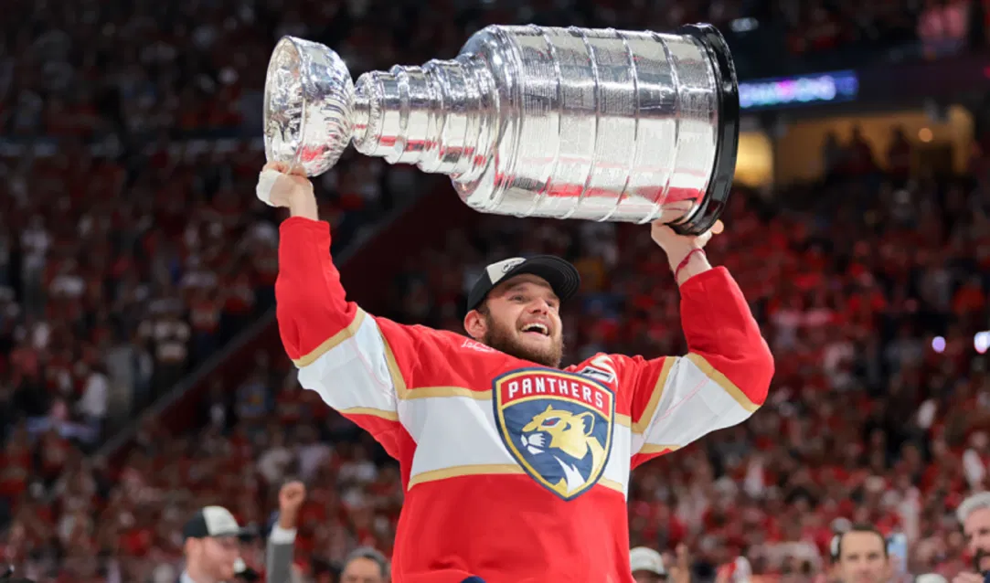 Ring Cam Captures Florida Panthers Player Waking Neighbor at 5 AM to ...