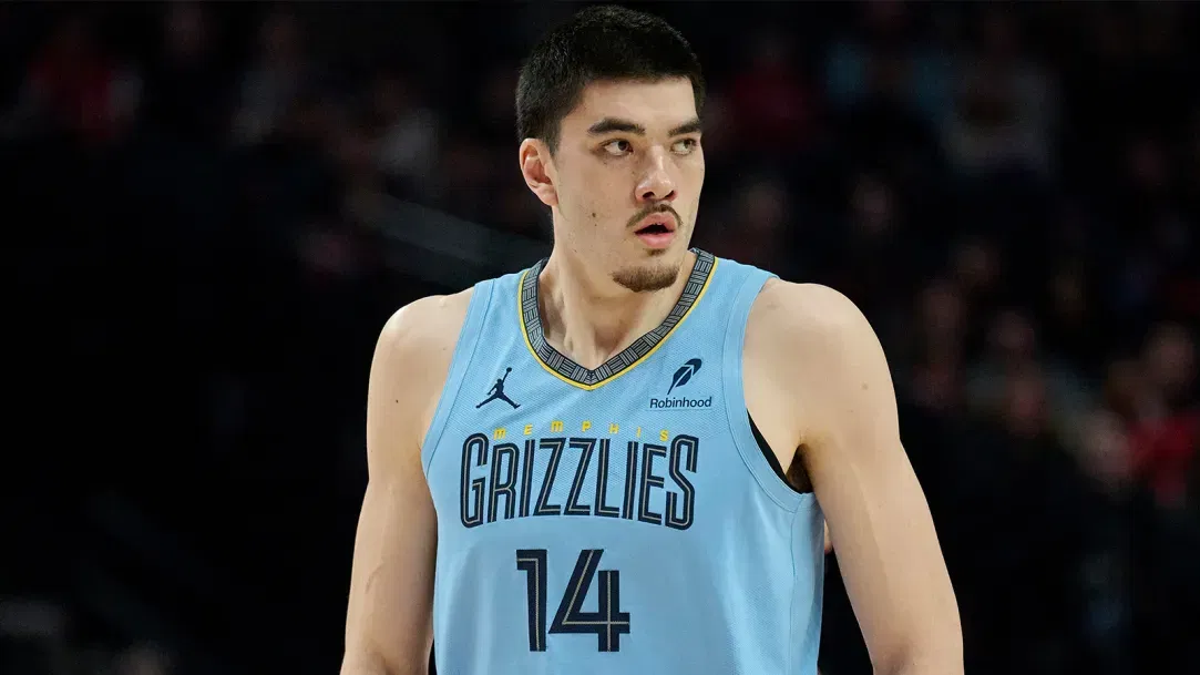 Cop Explodes on NBA Rookie Zach Edey During Heated Traffic Stop - TMSPN