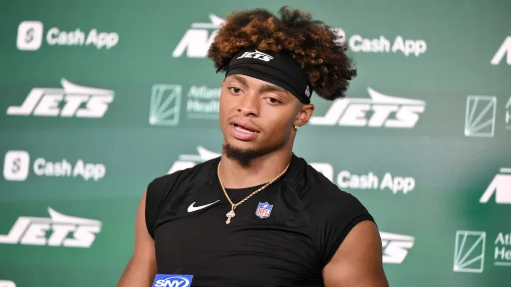Sauce Gardner Draws Surprising Comparison Between New Jets QB Justin Fields and Aaron Rodgers ...