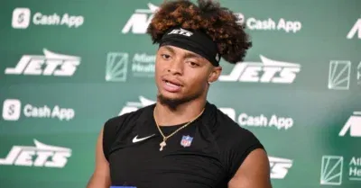 Justin Fields Suffers Leg Injury, Carted Off During Training Camp Practice - TMSPN