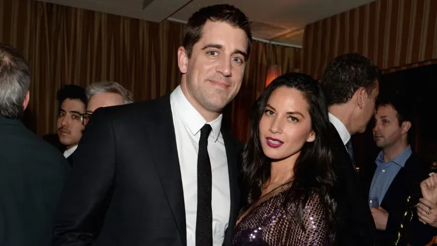 Internet Erupts as Influencer Claims Aaron Rodgers Married an AI ...