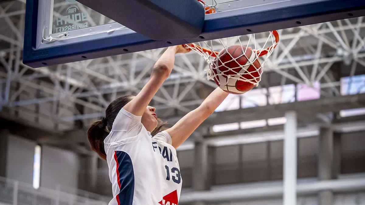 17-Year-Old French Phenom Shocks Fans with Gravity-Defying Two-Handed ...