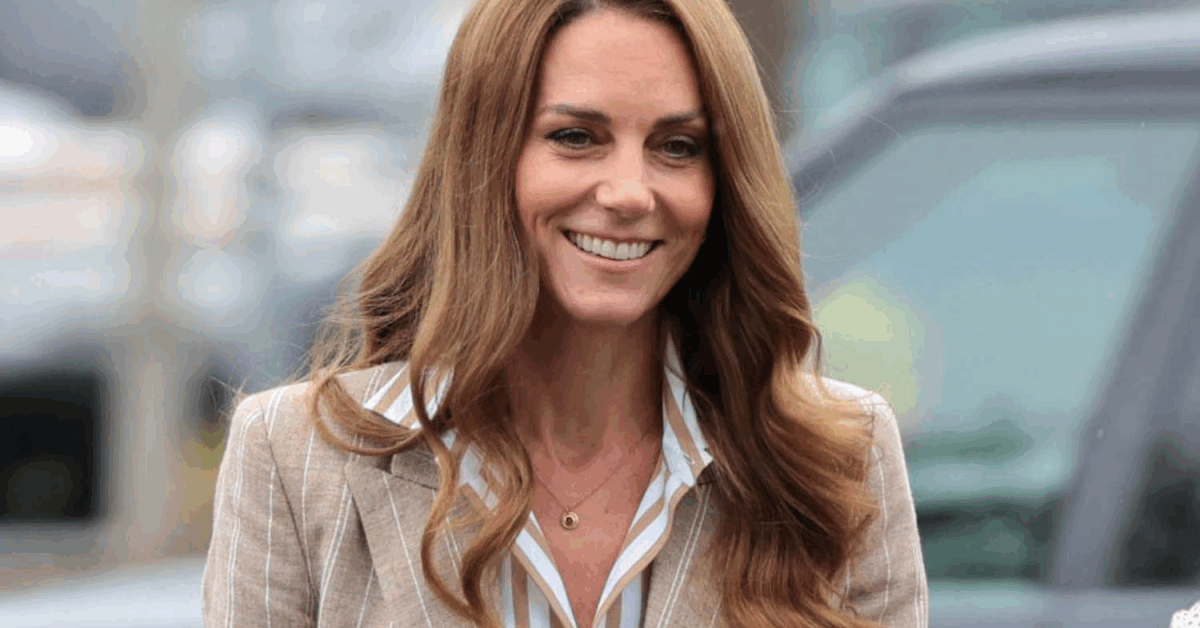 Kate Middleton Fights Back Tears After Crowd Gives Her a Standing ...