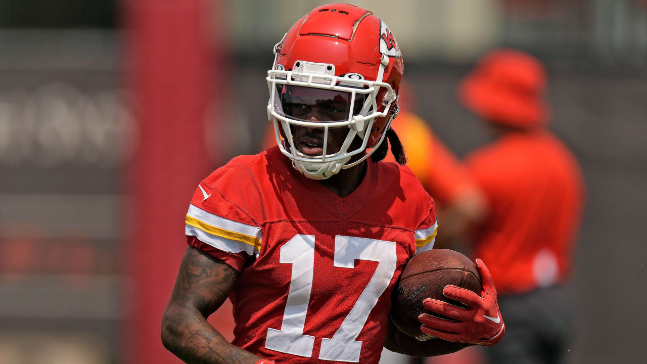Chiefs Super Bowl Champion Wide Receiver Shocks NFL by Retiring at 29 ...