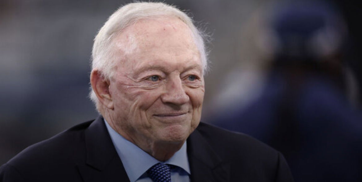 Jerry Jones Gives Shaky Explanation For Flipping the Bird During ...